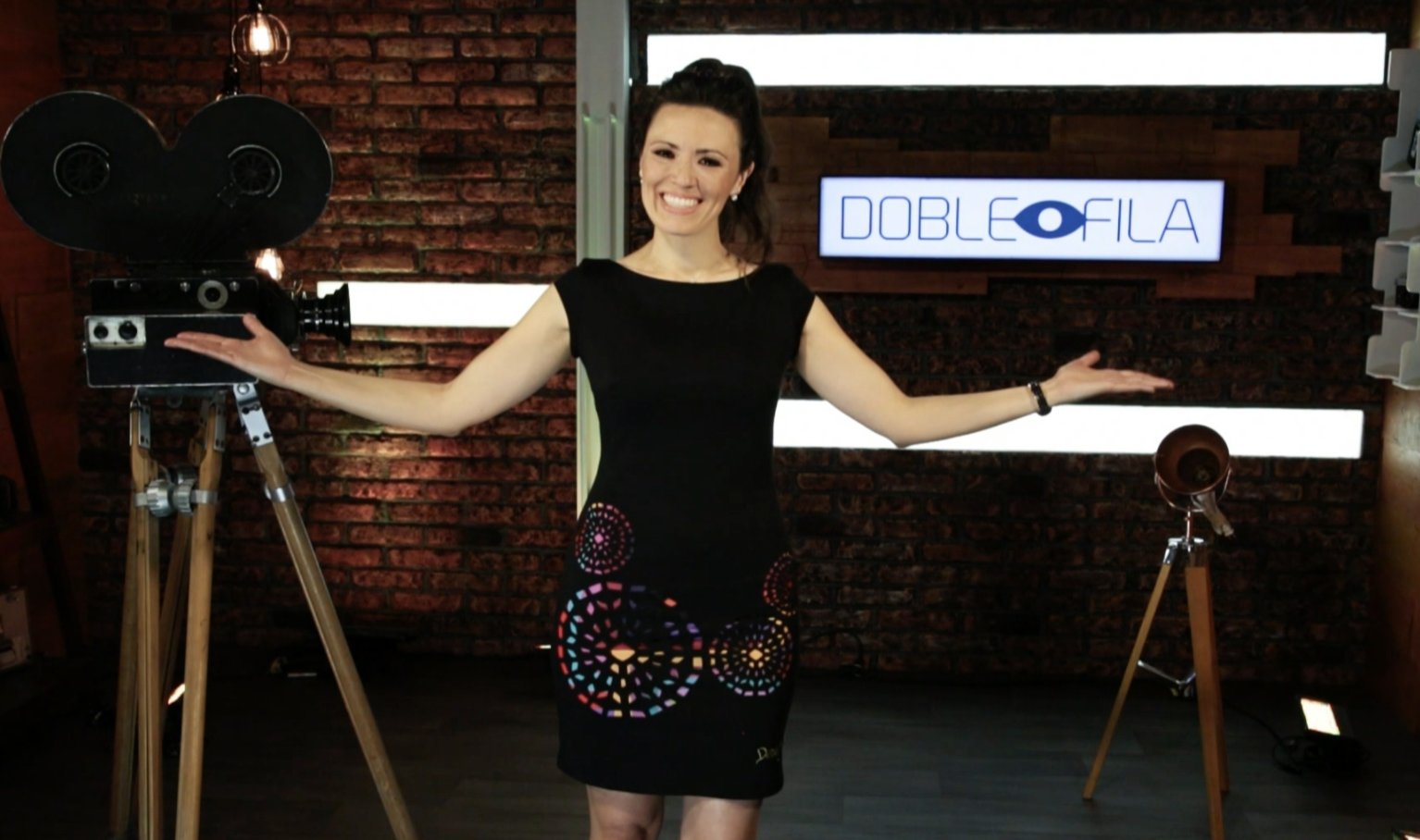 Erika Grothe | JOURNALIST / TV HOST / VOICEOVER / WRITER-PRODUCER